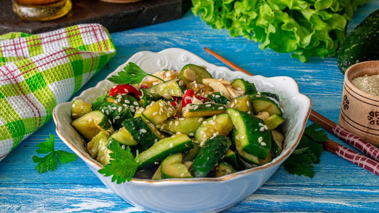 Asiya Mətbəxinin Ləziz Döyülmüş Xiyar Salatı Resepti | Evdar.az