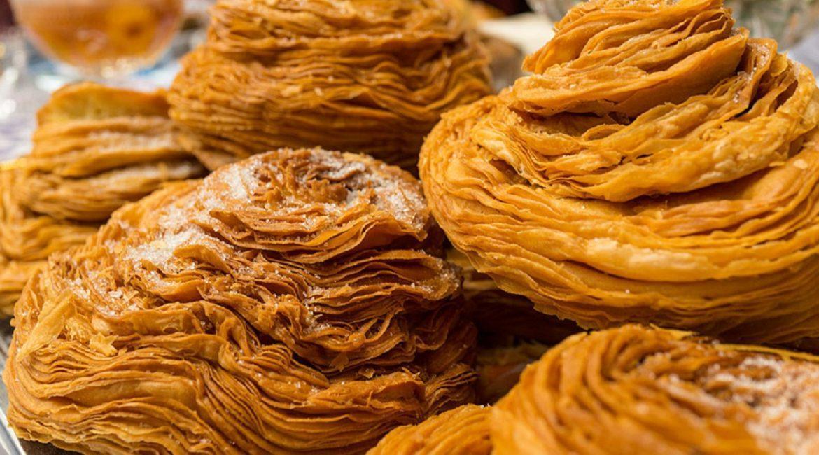 Azərbaycan Mətbəxinin Milli Şirniyyatı: Kövrək və Xırçıltılı Qatlama ...