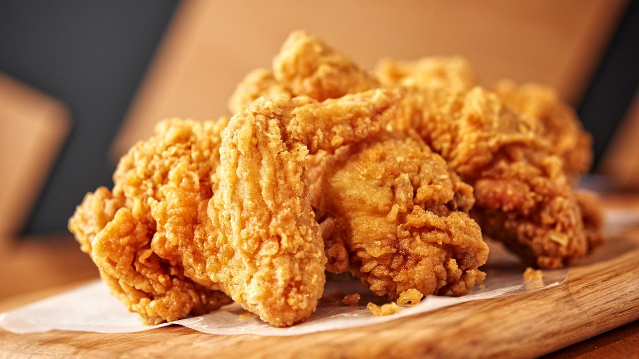 Ev Şəraitində KFC-dəki Kimi Qızardılmış Toyuq Qanadı Resepti | Evdar.az